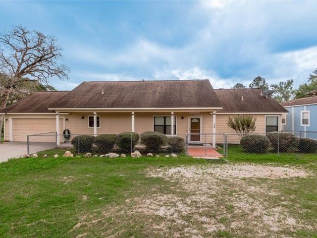72 Oak Hill Dr, Huntsville, TX 77320