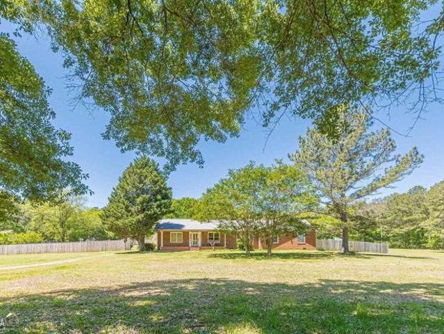 72 Price Dr W, Locust Grove, GA 30248