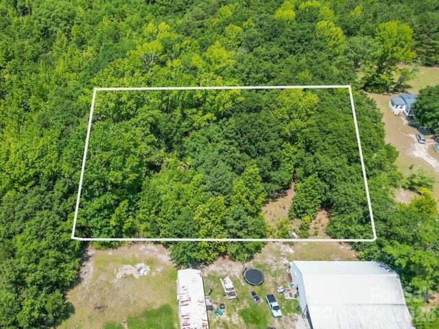 72 Roads End Garage Ln, Jefferson, SC 29718