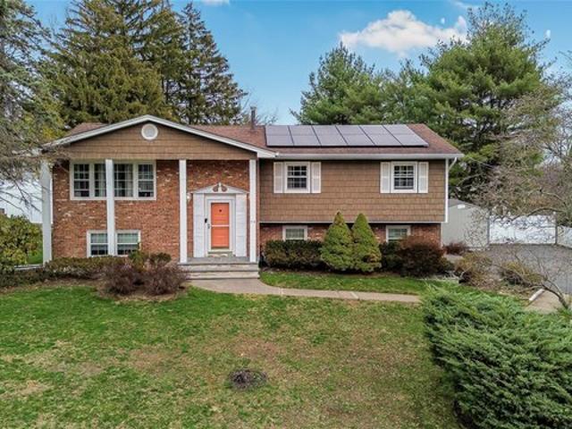 72 S Mary Francis St, Tappan, NY 10983