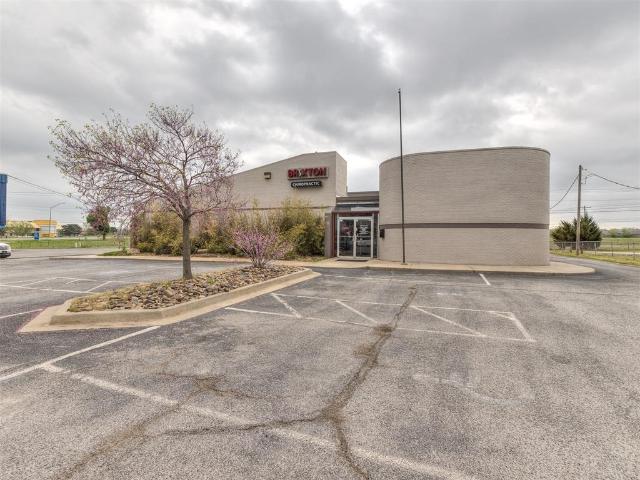 7304 N Comanche Avenue