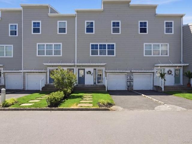 7305 Lighthouse Dr, Arverne, NY 11692