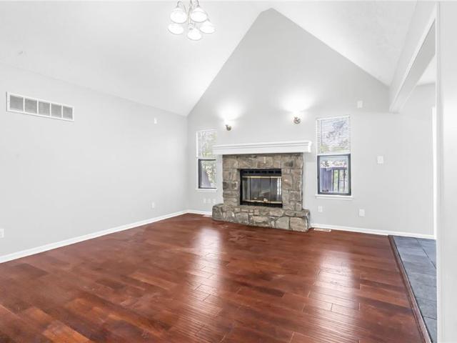 7307 E 118th Place