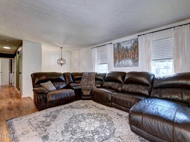 7307 Sideoats Dr