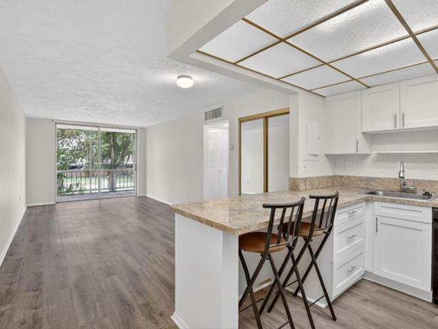 7300 NW 17th St Apt 207, Plantation, FL 33313