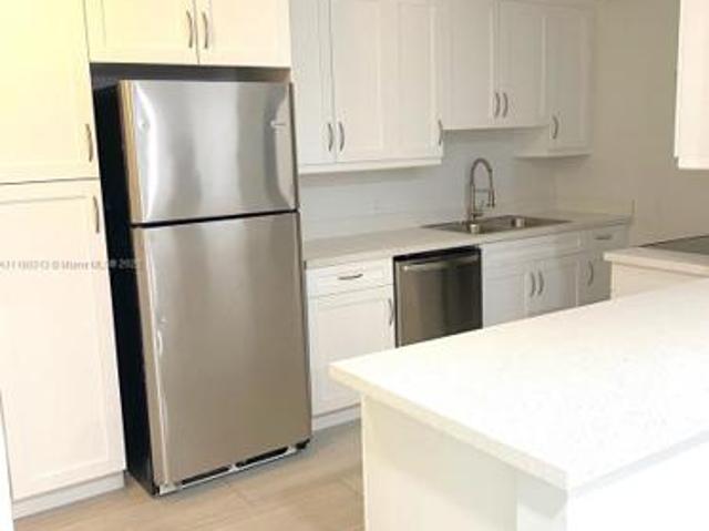 7300 Byron Ave #11 Miami Beach, FL 33141