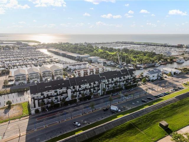 7300 Lakeshore Drive # 4