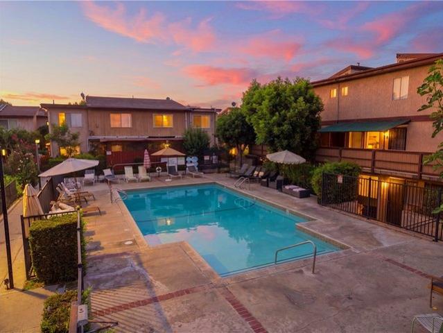 7300 Lennox Ave, Van Nuys, CA 91405