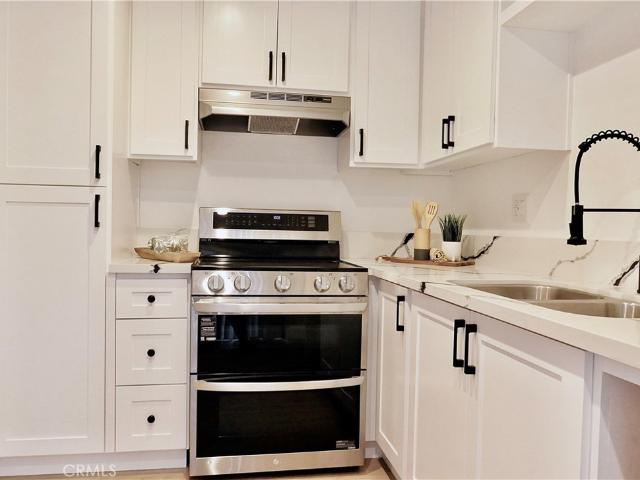 7300 Lennox Ave, Van Nuys, CA 91405 | MLS #BB26084 | Compass