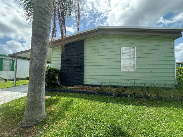 7300 20th St Lot 208, Vero Beach, FL 32966