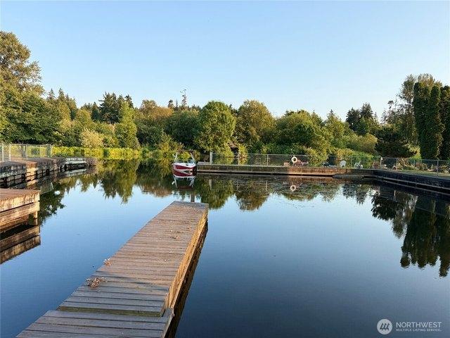 7301 NE 175th St Unit 112, Kenmore, WA 98028