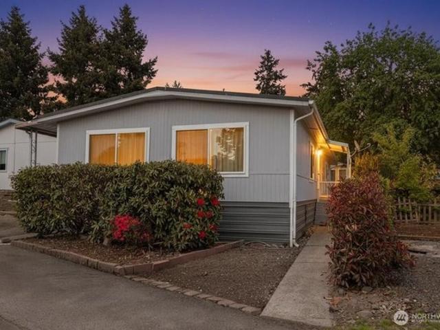 7301 NE 175th St Unit 215, Kenmore, WA 98028