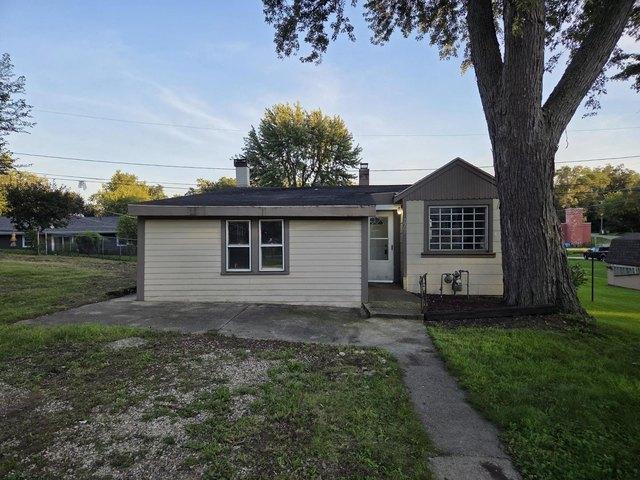 7301 Chippewa Dr, Wonder Lake, IL 60097
