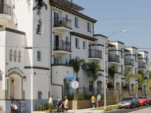 7301 Crenshaw Blvd 1 bed, 1 full bath