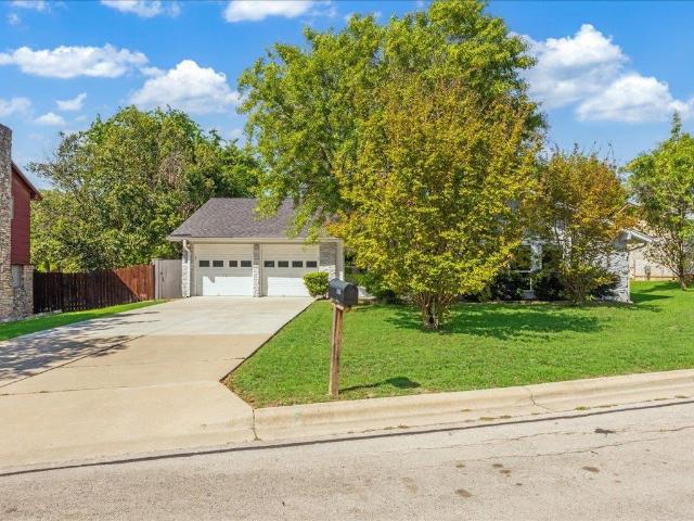 7302 Meadowood Dr