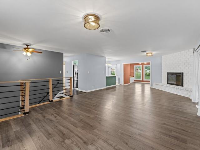 7302 N Woodland Avenue
