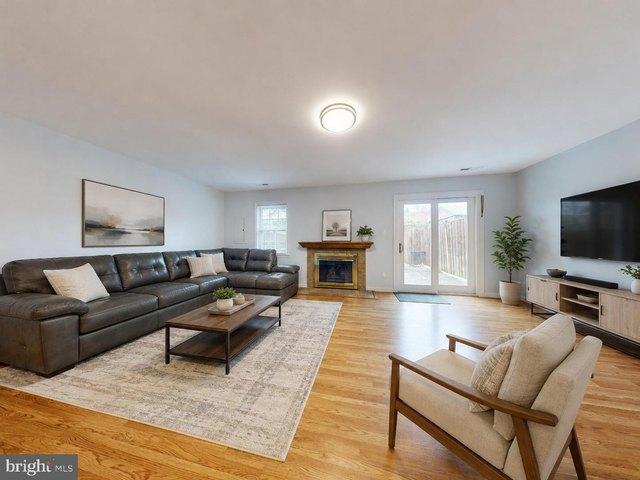 7302 Rolling Oak Ln, Springfield, VA 22153