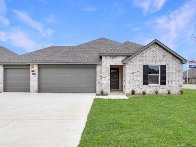 7303 E Oak Ridge Ct, Broken Arrow, OK 74014