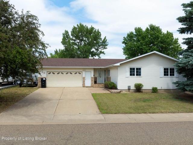 730 21st St W, Dickinson, ND 58601