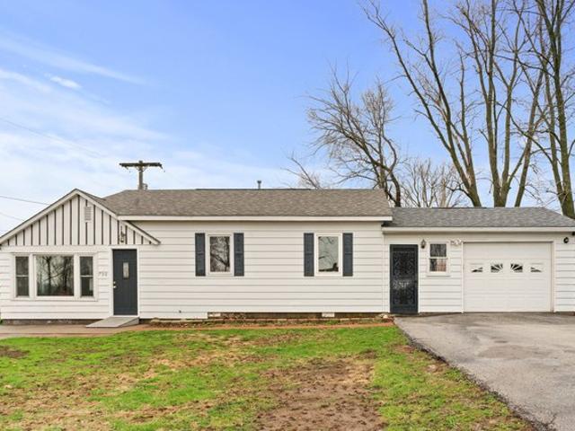 730 5th St, Buffalo, IA 52728
