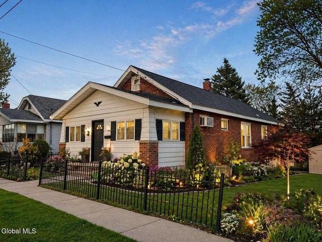 730 8th Ave, Watervliet, NY 12189