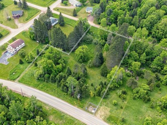 730 Coolidge Ave, Iron River, MI 49935