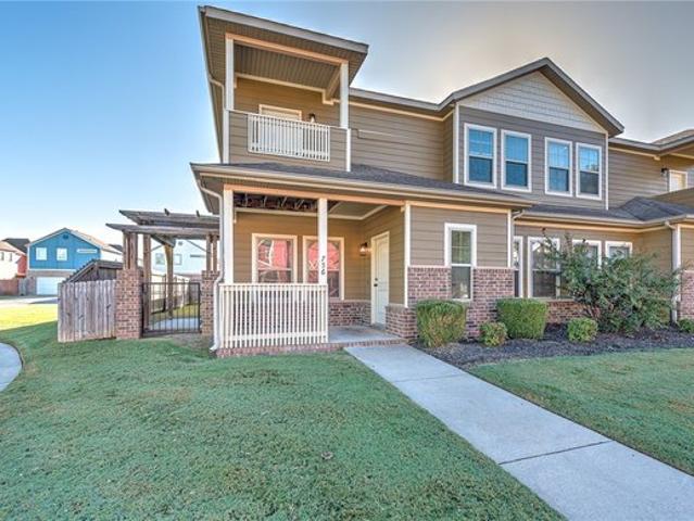 730 N Wordsworth Ln, Fayetteville, AR 72704