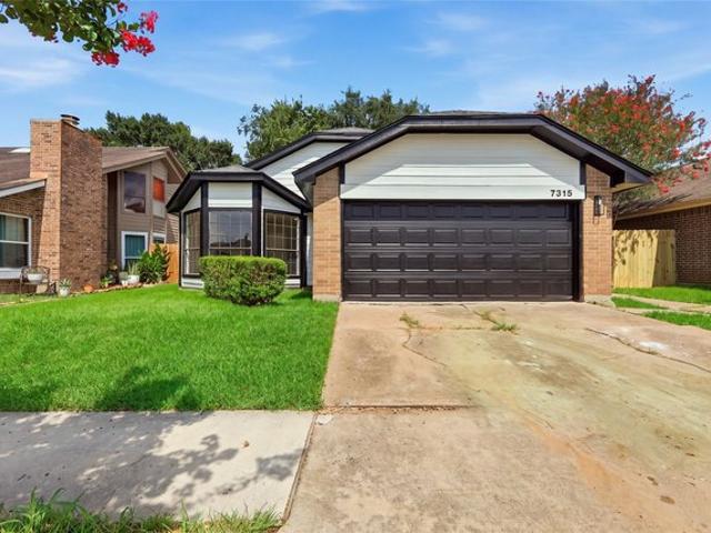 7315 Puerta Vallarta Dr, Houston, TX 77083