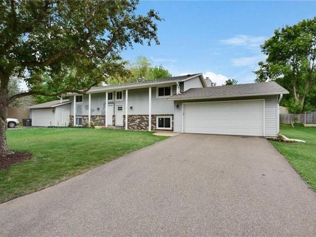 7315 Stewart Dr, Eden Prairie, MN 55346