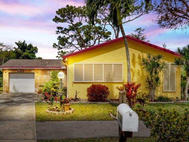 7317 Pine Park Dr N, Lake Worth, FL 33467