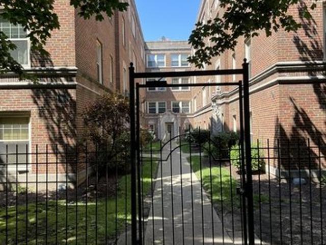 7318 N Honore St Apt 403, Chicago, IL 60626