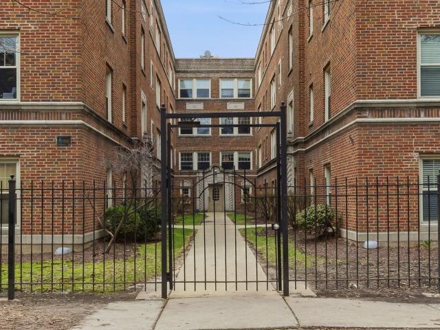 7318 N Honore St, Unit 403, Chicago, IL 60626 | MLS #12599 | Compass