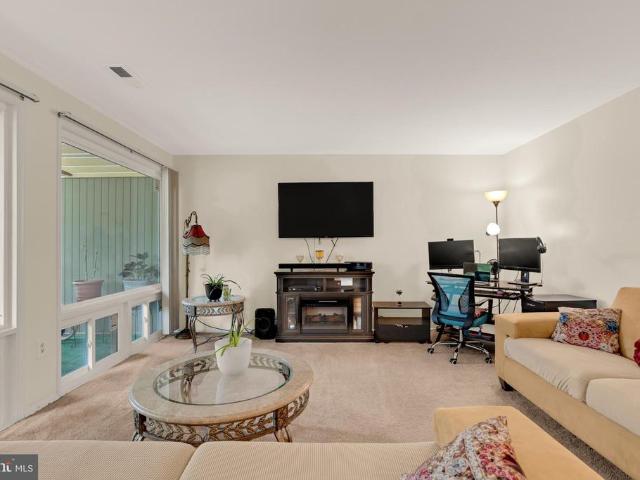 7318 Donnell Place # C4