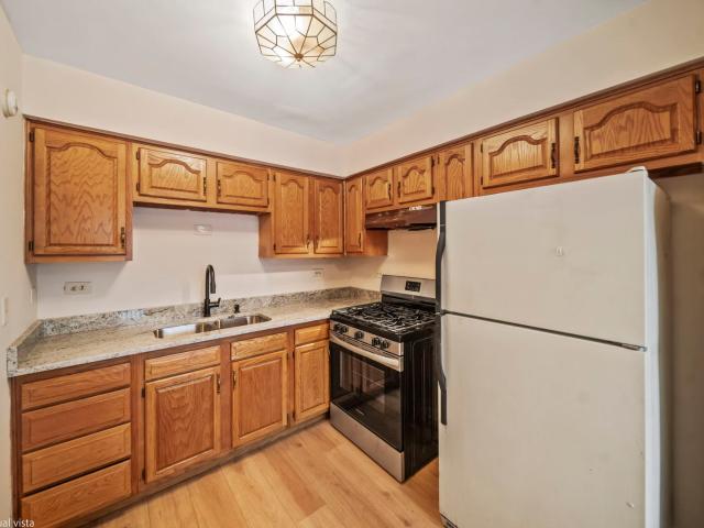 7318 Winthrop Way # 4