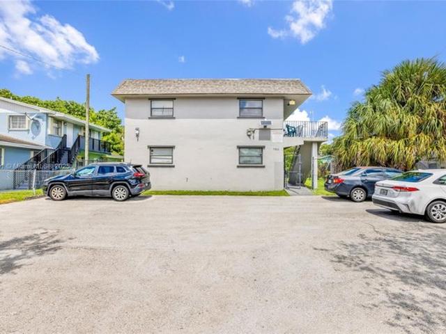 7311 NW 37th St, Davie, FL 33024