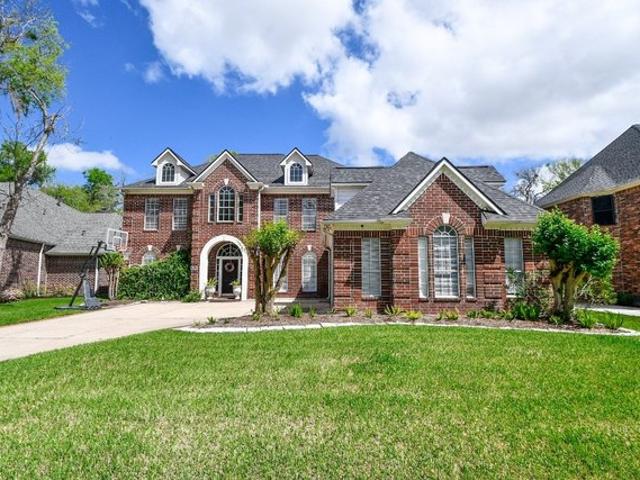 7311 Timberlake Dr, Sugar Land, TX 77479