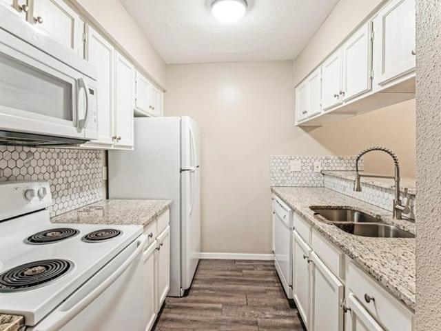 7313 Gulf Fwy Apt 403, Houston, TX 77017