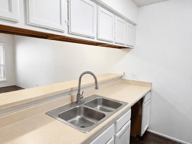 7313 Gulf Fwy APT 907