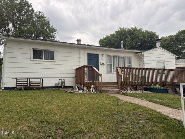 731 Boehm Dr, Bismarck, ND 58504