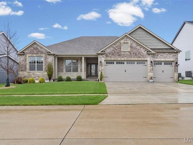 731 Bretton Trails Dr, Lake Saint Louis, MO 63367