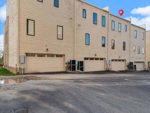 731 Douglas Ave