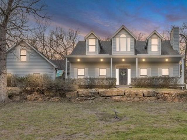 731 E 1100 Rd, Baldwin City, KS 66006