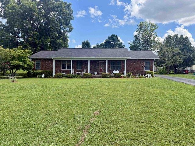 731 E Center St, Cave City, AR 72521