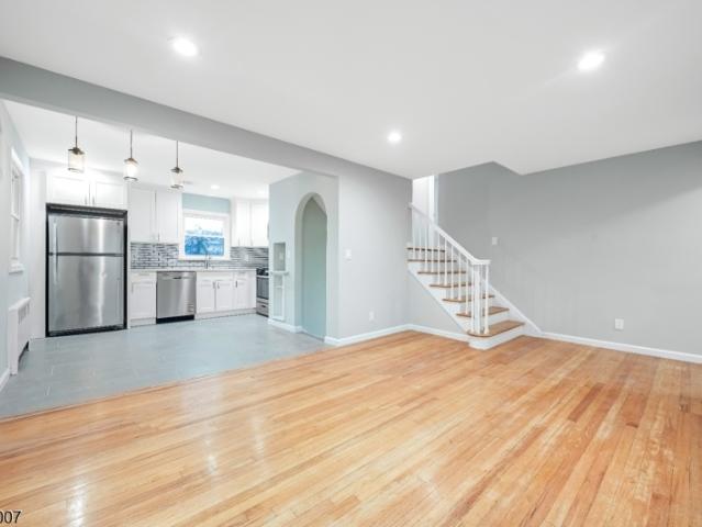 731 Essex Ave