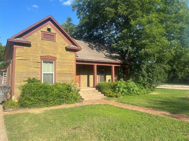 731 Kentucky St, Graham, TX 76450
