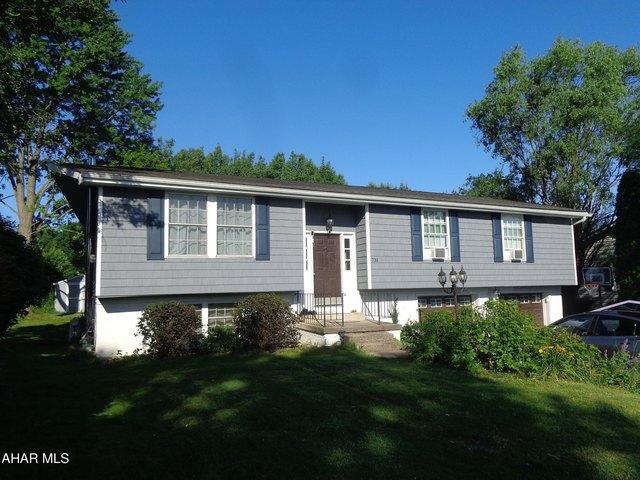 731 Orchard Dr, Duncansville, PA 16635
