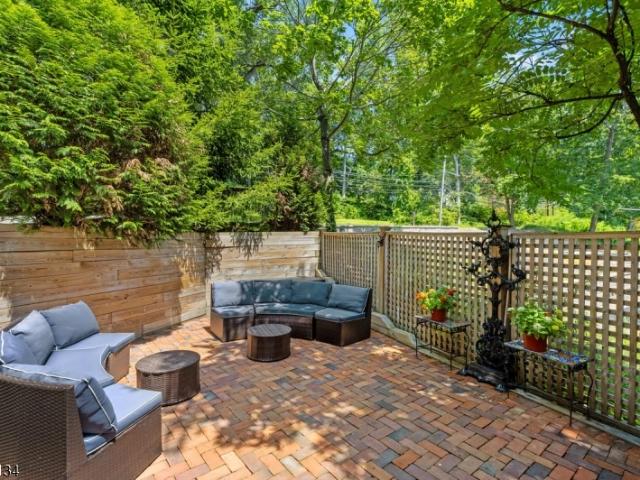 731 Long Hill Rd