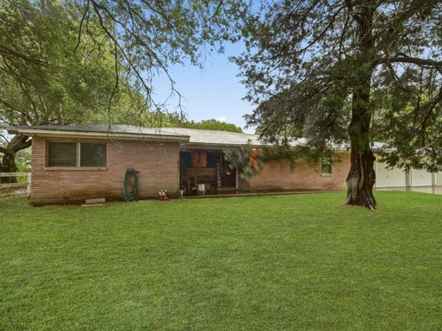 731 Meneley Rd, Winnie, TX 77665