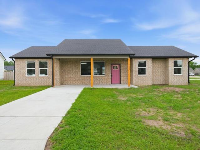 731 N Wakefield Ave, Valley Center, KS 67147