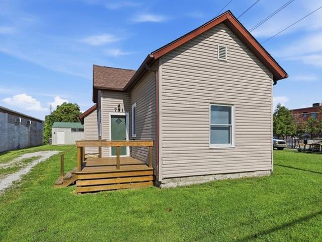 731 Saint Francis Dr, Fort Wayne, IN 46808